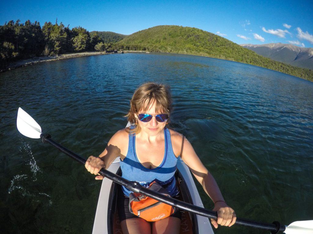 Beginner Kayaking Tips for First-Time Paddlers – Bearfoot Theory