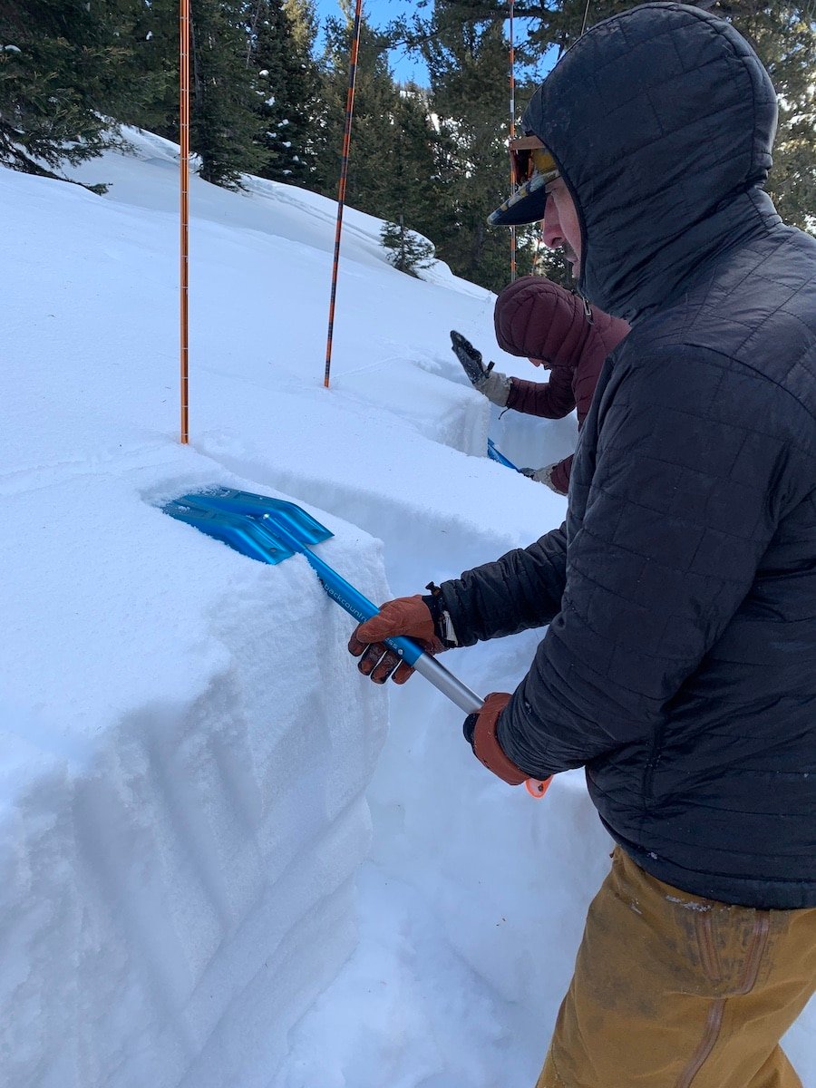 25 Winter Hiking Tips for Staying Warm and Safe in the Snow – Bearfoot ...