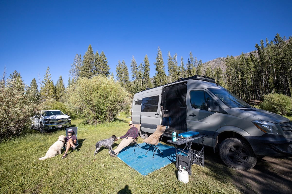 Camspite Etiquette: 12 Tips for Being a Good Camping Neighbor