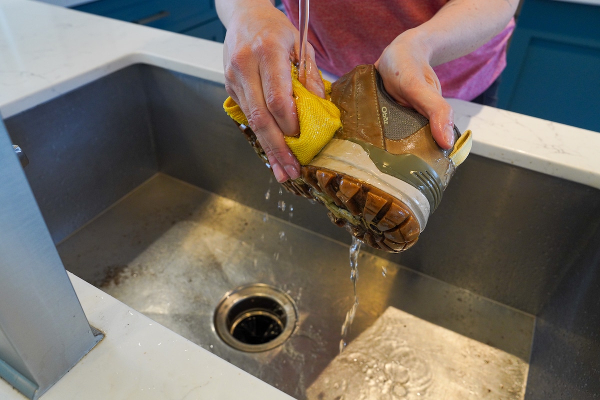 How To Clean Your Hiking Boots: Step-by-Step Instructions – Bearfoot Theory